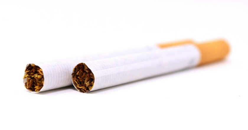 Banyak PHK, Bagaimana Nasib Pelinting Rokok Kretek? - Pantau.com