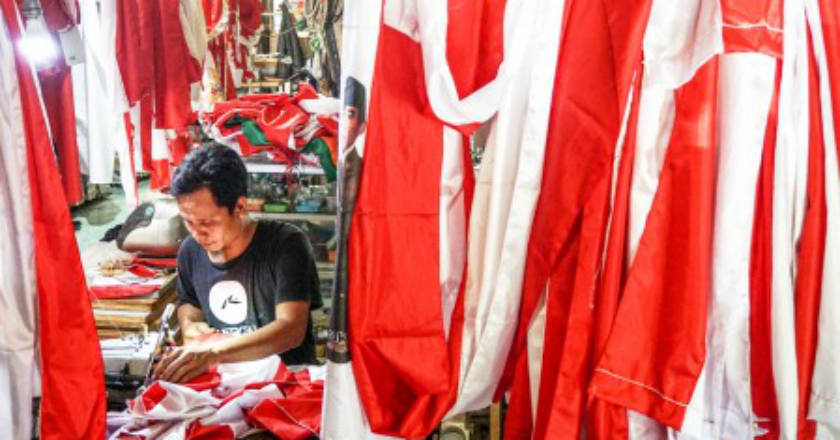 Mendengar Keluhan Pedagang Atribut 17 Agustus yang Masih Sepi Pembeli ...