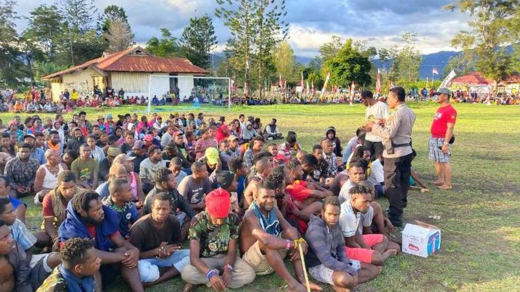 Pertandingan Sepak Bola HUT RI Diwarnai Keributan, 32 Orang Terluka ...