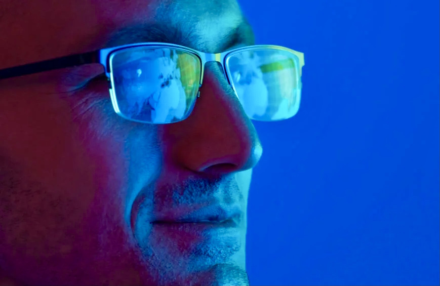 Lensa Kacamata Blue Light Melindungi Mata dari Paparan Sinar UV. Ini ...