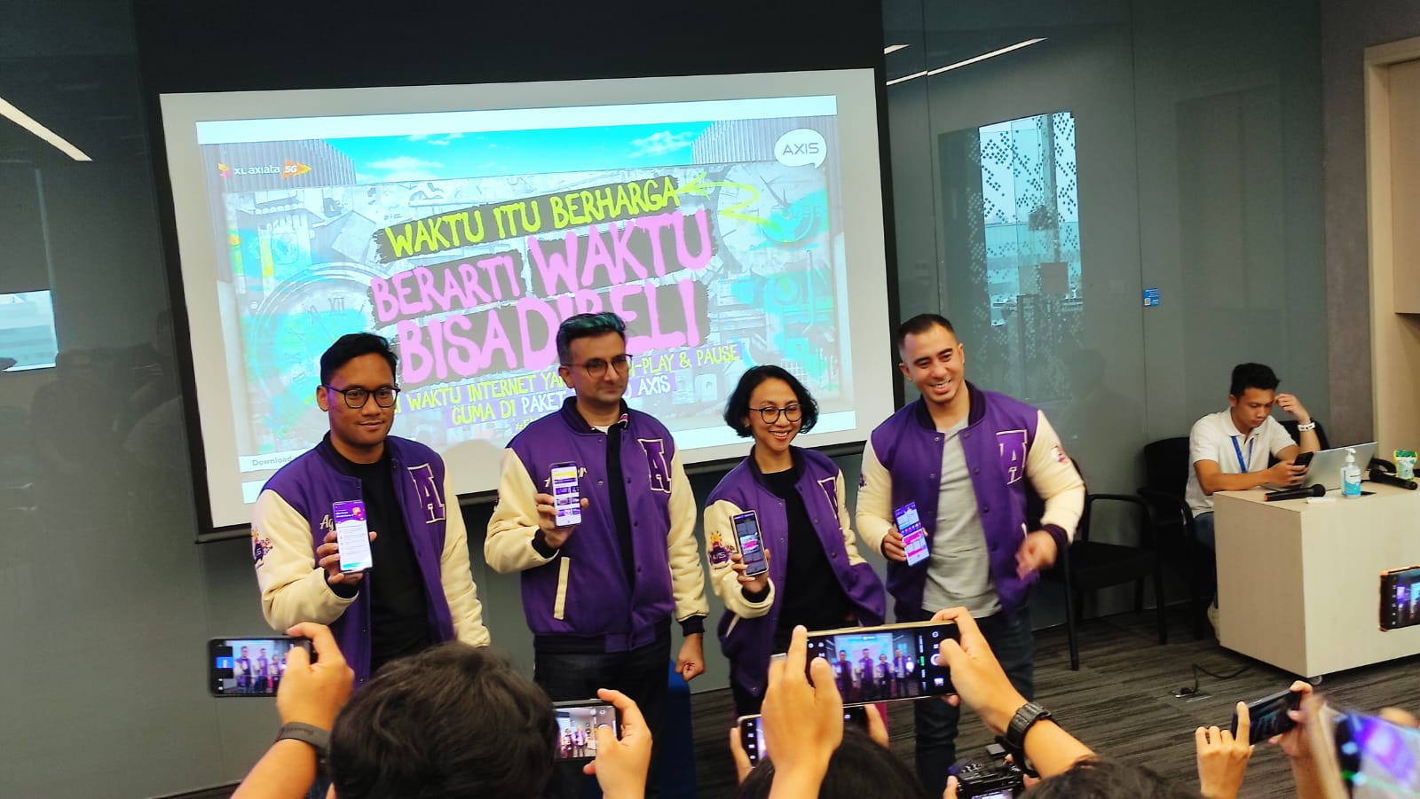 Di Paket Teng-Go AXIS, Waktu Bisa Dibeli lho! - Pantau.com