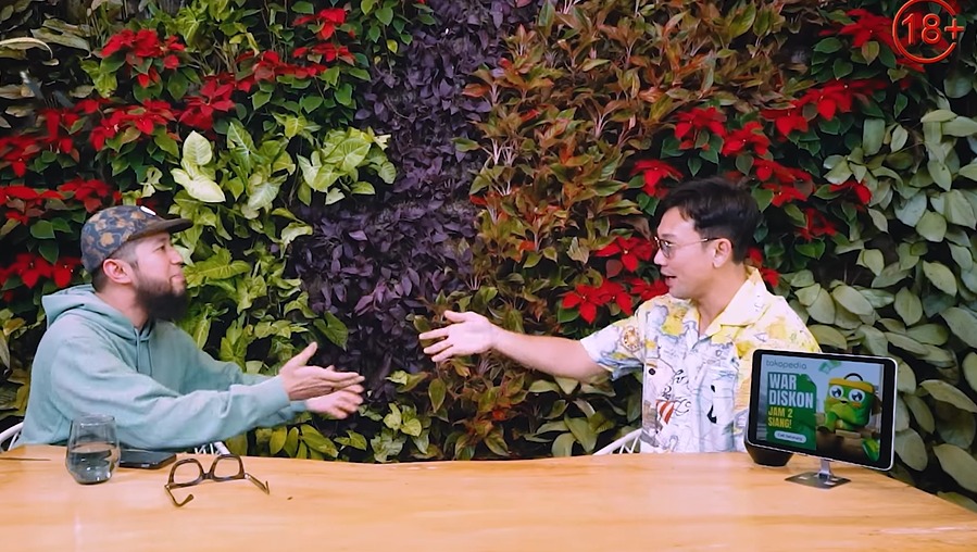 Dery 'Kasisolusi' Bimbing Denny Sumargo Baca Syahadat, Fix Masuk Islam ...