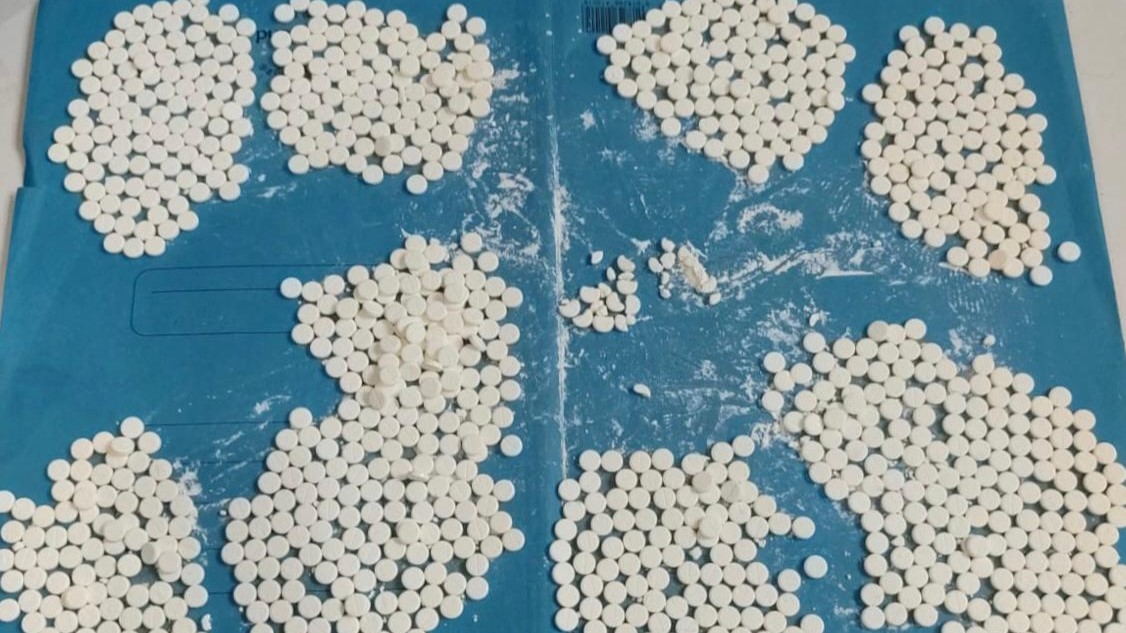 Tiga Kantor Bea Cukai Bersinergi Gagalkan Pengiriman Seribu Butir Pil ...