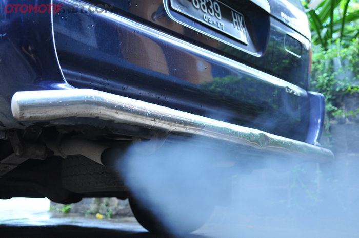 Knalpot Mobil Mengeluarkan Asap Putih? Kenali Penyebab dan Cara ...