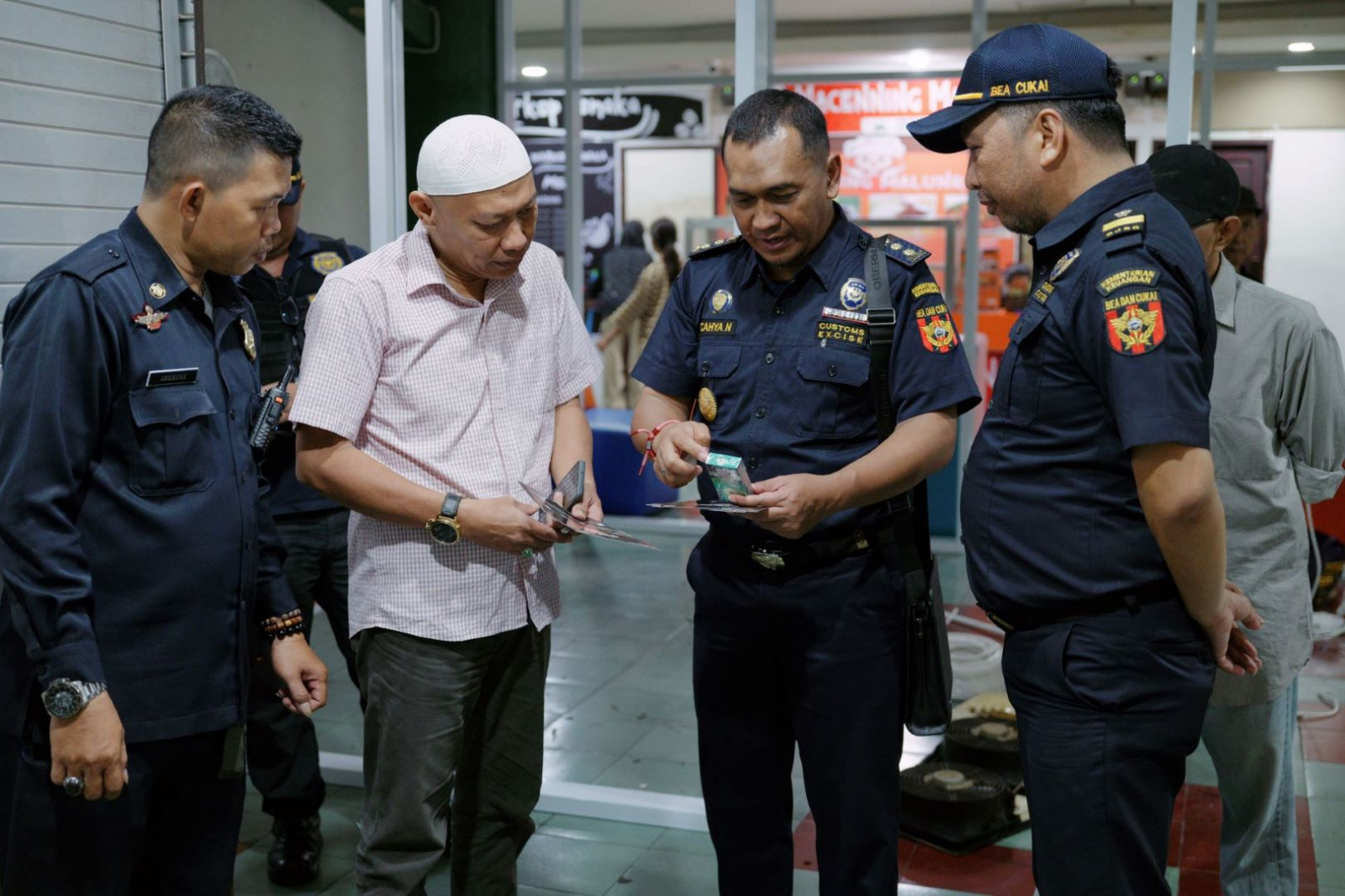 Cara Bea Cukai Tekan Peredaran Rokok Ilegal di Dua Wilayah Ini - Pantau.com