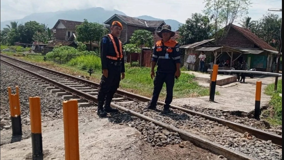 Marak Kecelakaan, KAI Daop 1 Jakarta Tutup 3 Perlintasan Liar - Pantau.com