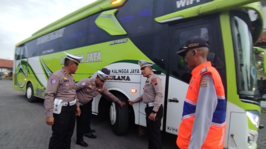 Ramp Check Bus AKAP di Kudus, Pastikan Keamanan Pemudik Natal 2024 ...