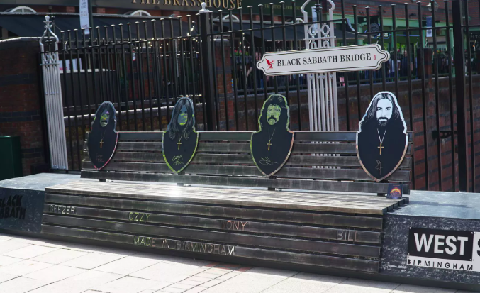 Black Sabbath Bridge: Monumen Ikonik untuk Band Legendaris dari ...