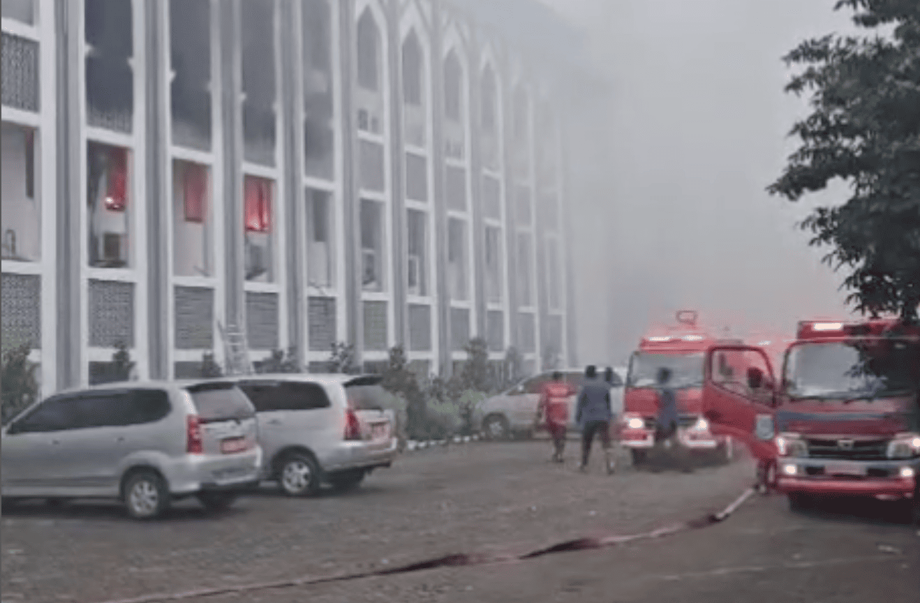 Kebakaran Gedung Rektorat UIN Jakarta Diduga gegara Korsleting Stop Kontak - Pantau.com