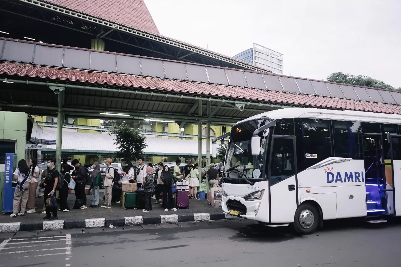Damri Memajukan Jadwal Keberangkatan Bus Rute Stasiun Gambir - Bandar Lampung - Pantau.com