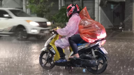 Jangan Abaikan! Ini Cara Merawat Motor Usai Hujan Agar Tetap Awet - Pantau.com