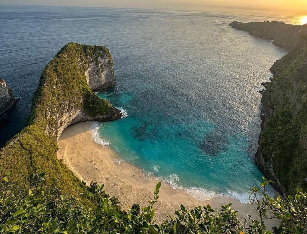 Dinobatkan sebagai Pantai Terpopuler se-ASEAN 2024, Ini 3 Destinasi ...