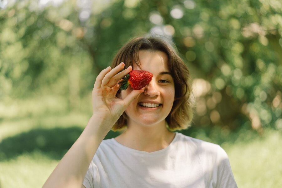 Mengapa Gen Z Disebut Strawberry Generation? Ini Penjelasannya ...
