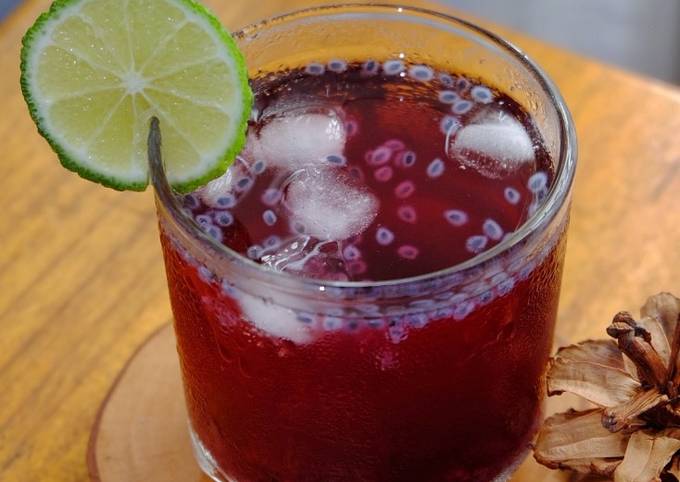 Pelepas Dahaga Saat Buka Puasa, Ini Resep Es Teh Rosela - Pantau.com