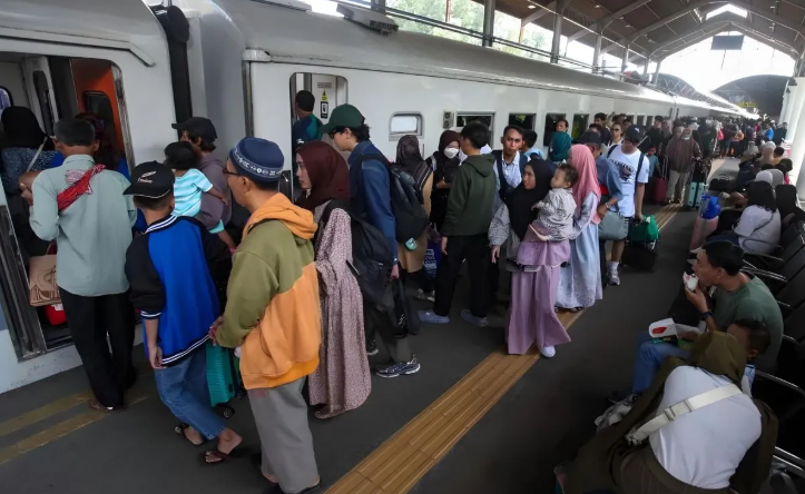 PT KAI Daop 8 Surabaya Tambah Empat Perjalanan Kereta Api Selama Libur Panjang Paskah 2025 ...