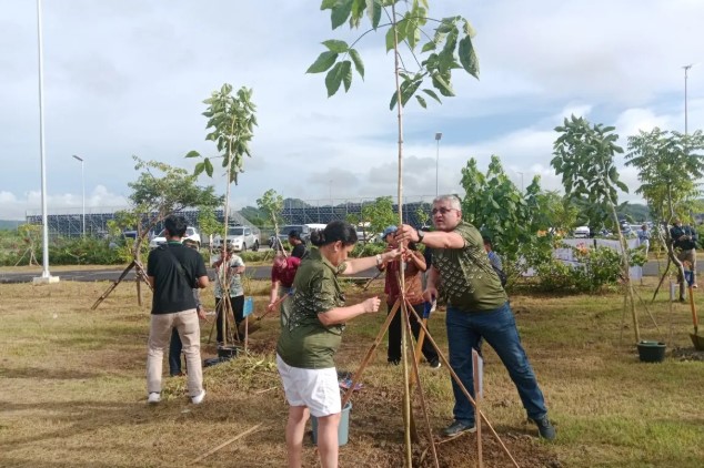 Delegasi Internasional Tanam Pohon di Sirkuit Mandalika, Dukung ...