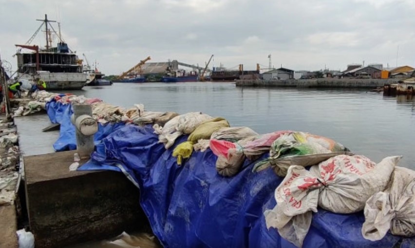 Banjir Rob di Tanjung Emas Surut, Perbaikan Pagar Jebol Dipercepat Demi Pulihkan Aktivitas ...