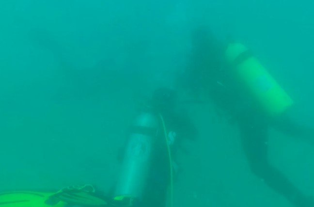 Bendera Raksasa Dikumandangkan di Dasar Laut Pulau Tikus, Basarnas ...