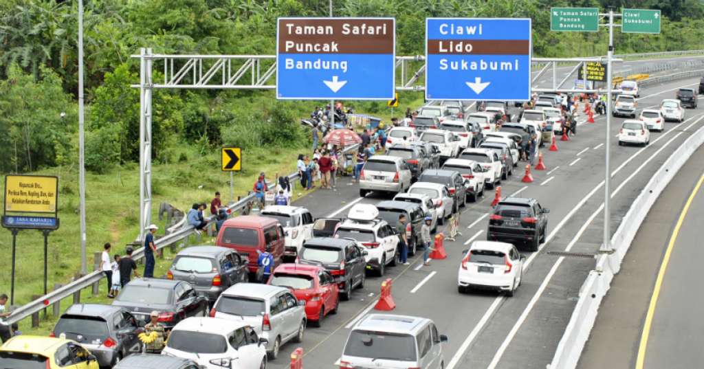 Pergantian Tahun, Jalur Puncak Ditutup Pukul Enam Sore Ini | Pantau