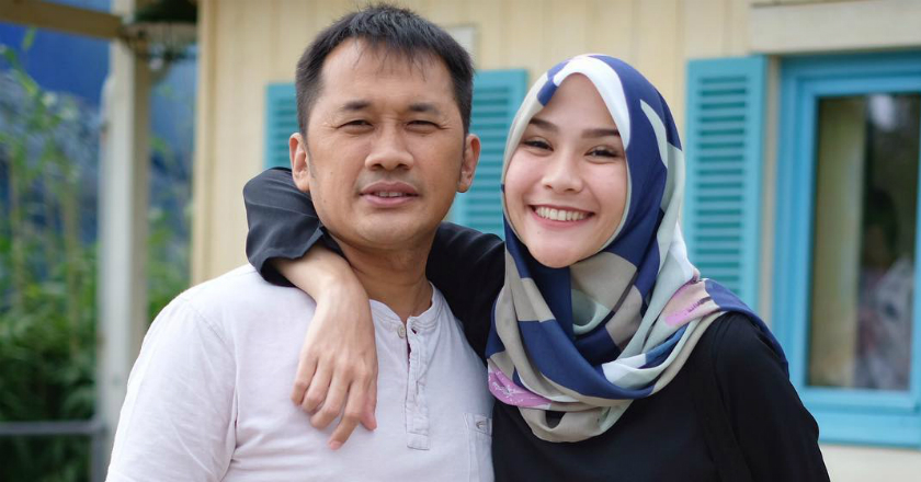 Zaskia Adya Mecca Lahirkan Anak ke-4, Hanung Unggah Foto Bayinya ...