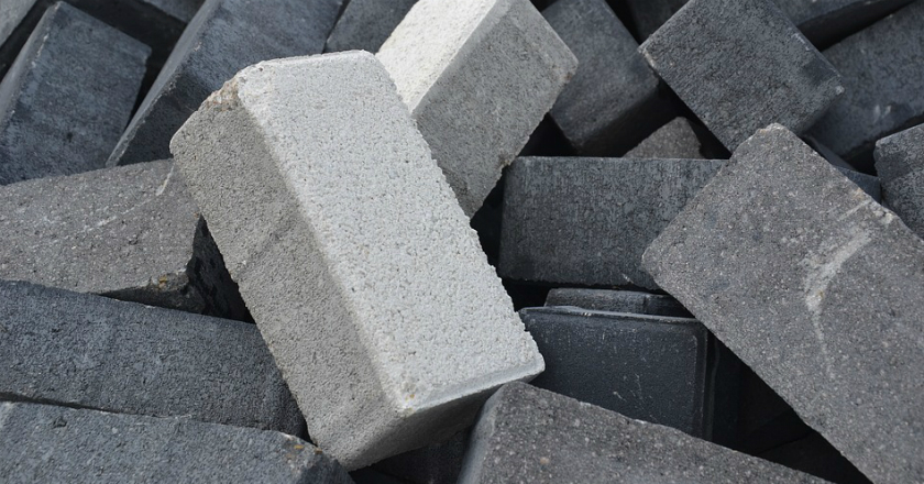 Pernah Dengar Batu Bata Trotoar Terbuat dari Limbah Plastik? - Pantau.com