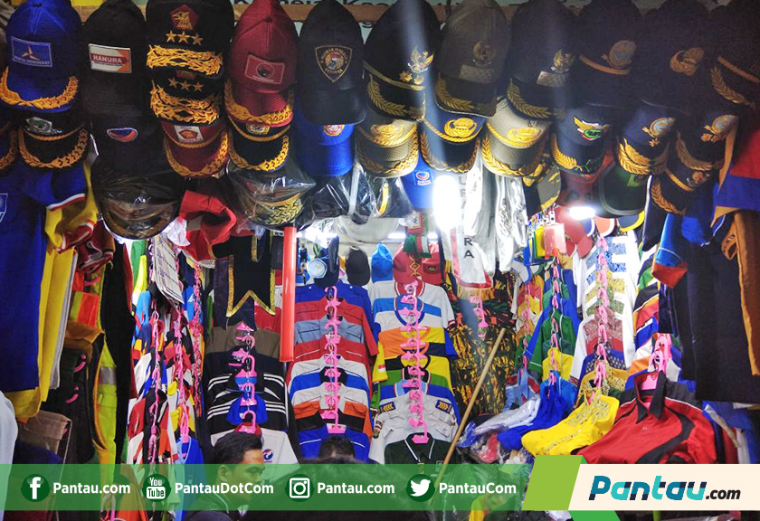 Ini List Harga Atribut Kampanye yang Tersedia di Pasar Senen - Pantau.com